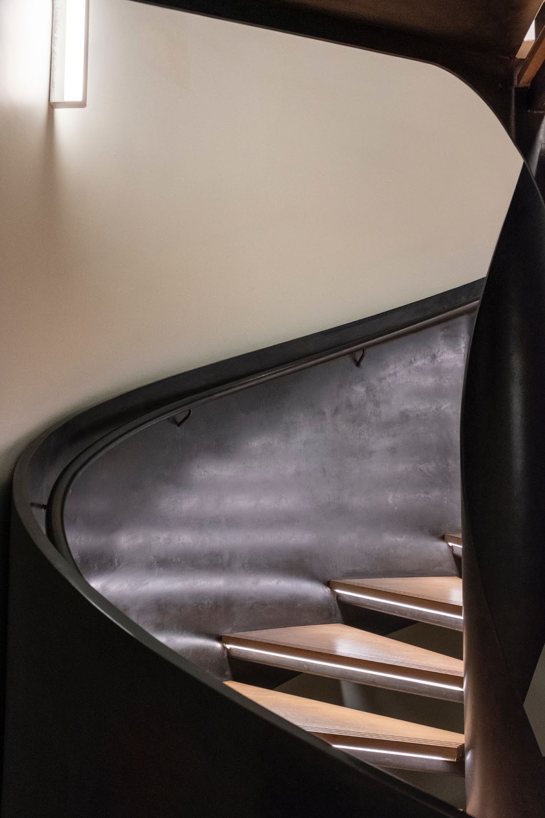 10 Metal Stairs Ideas & Designs